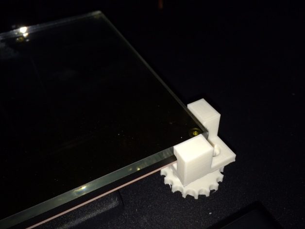 Glass Corner Clip - DimensionAlley